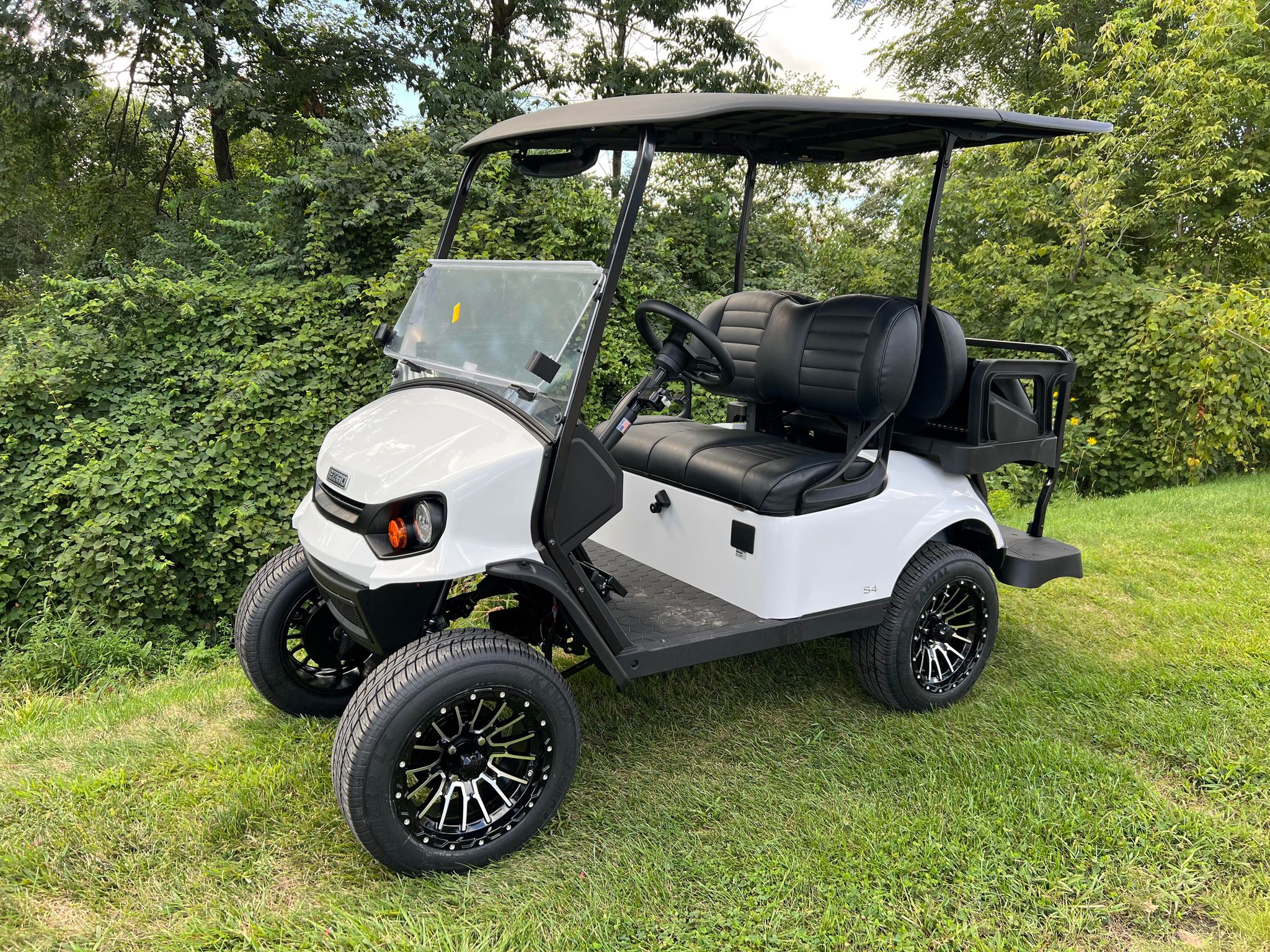 NEW EZ-GO EXPRESS S4 GAS GOLF CART - Beaver Creek Golf Carts