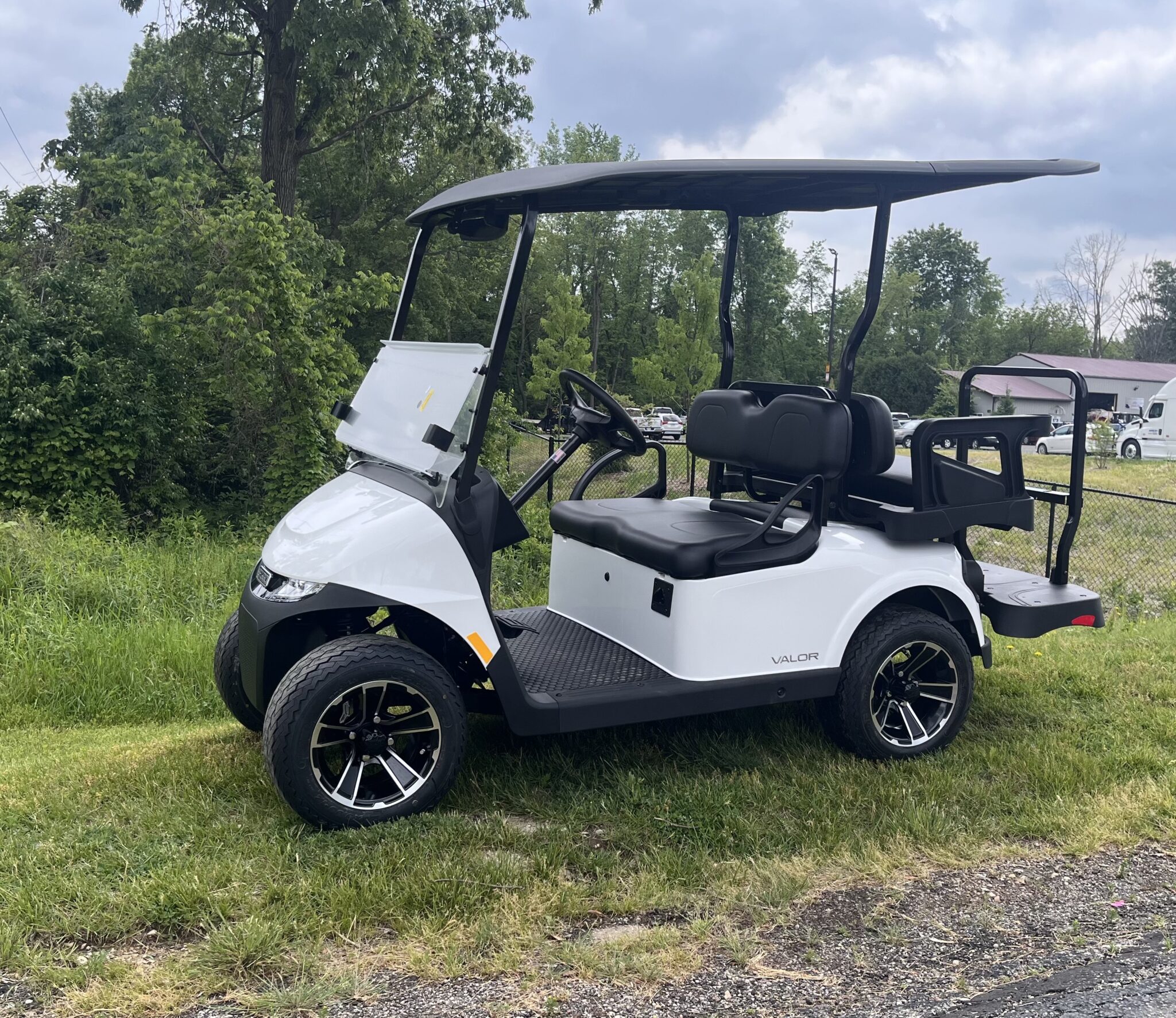 WHITE VALOR GOLF CART - Beaver Creek Golf Carts